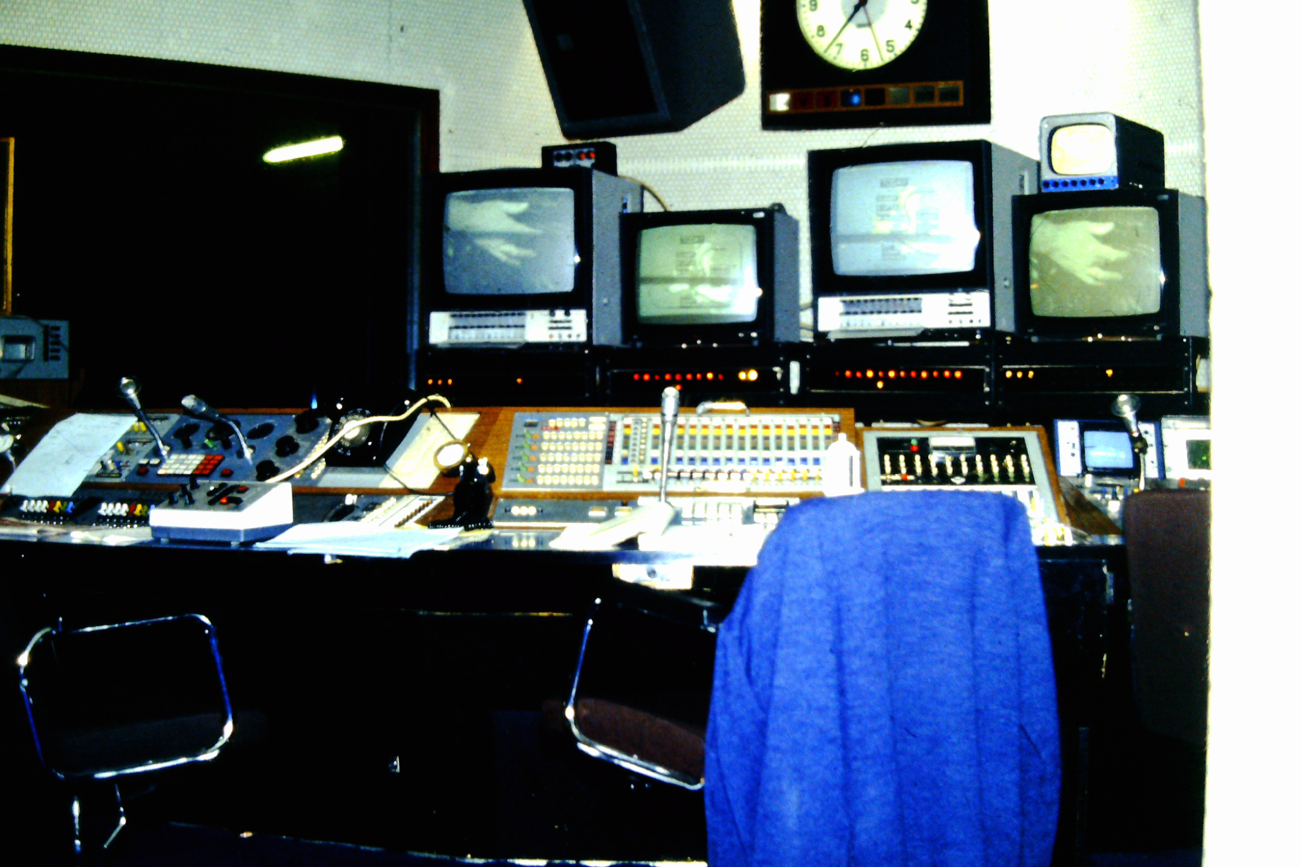 WEBFAX - Andy Evans chats to former BBC continutiy announcer Bruce Hammal